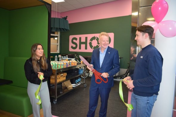 Curio shop trekt in de gloednieuwe winkellocatie | Curio